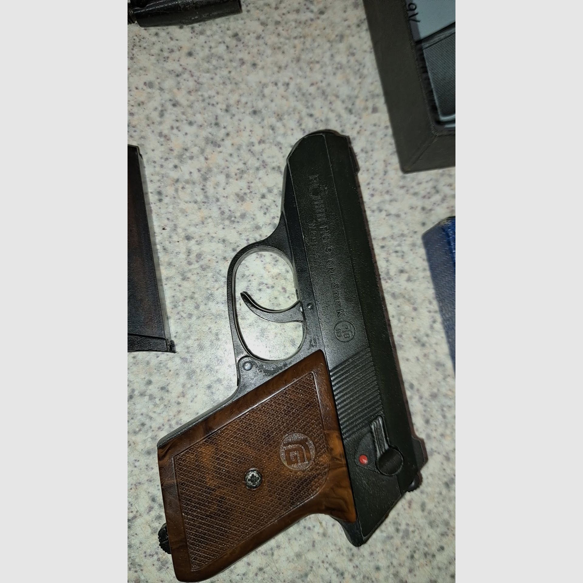 Röhm RG-9 8mm Knall Gas Alarm Schreckschuss Pistole - Gunfinder