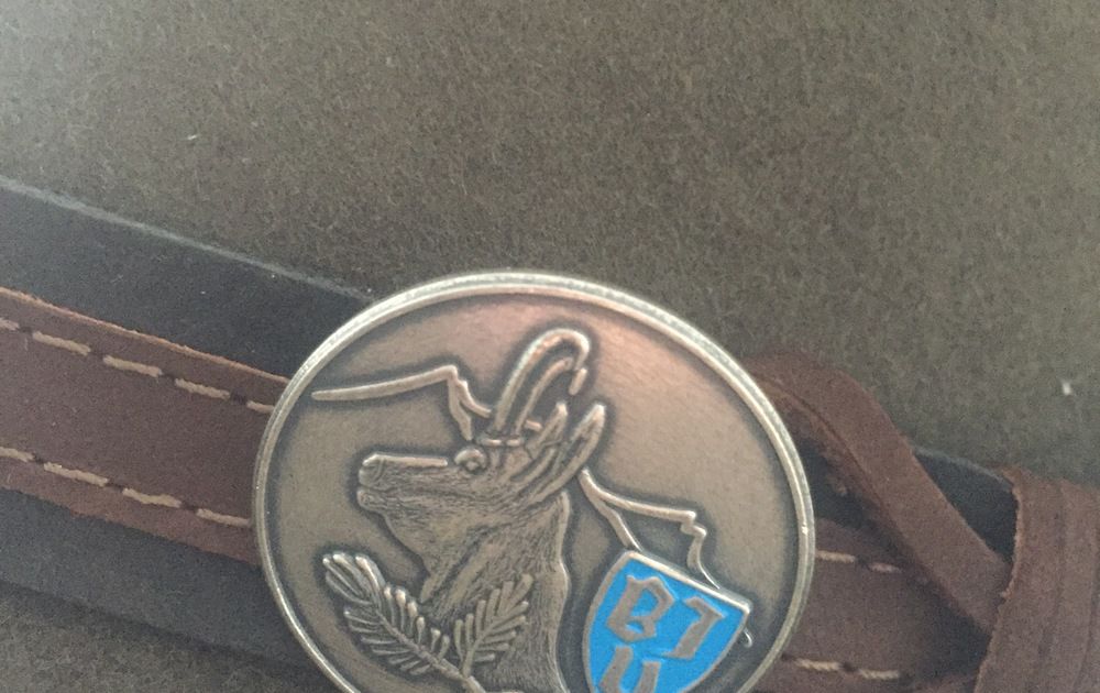 Quicktipp: Abzeichen/Nadel am Hut vor Verlust sichern - Quicktipp ...